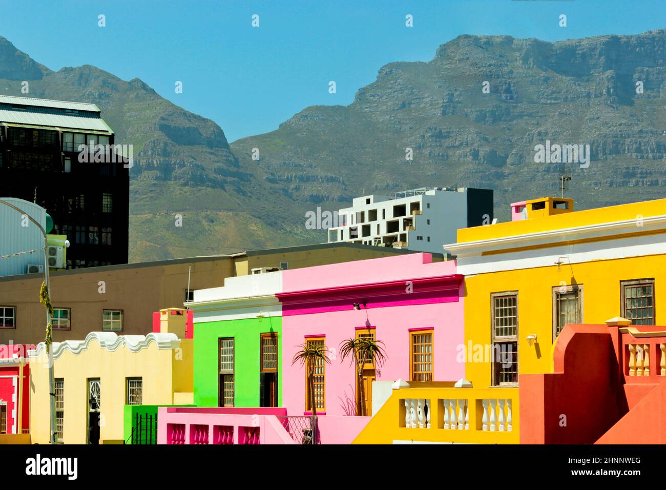 Bo-Kaap district with the Table Mountain National Park Panorama Stock ...