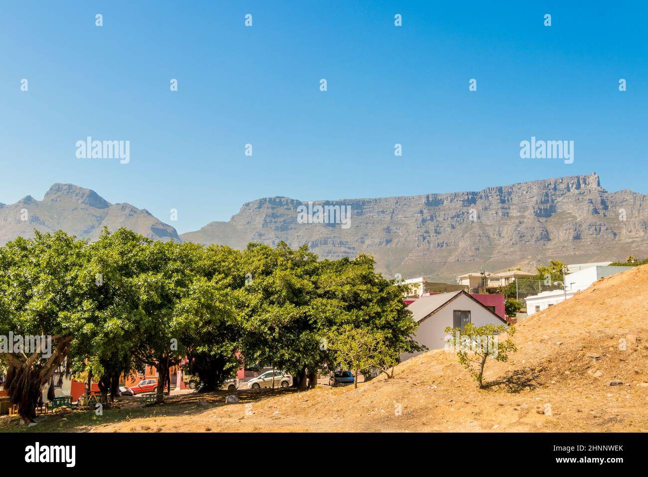 Bo-Kaap district with the Table Mountain National Park Panorama Stock ...