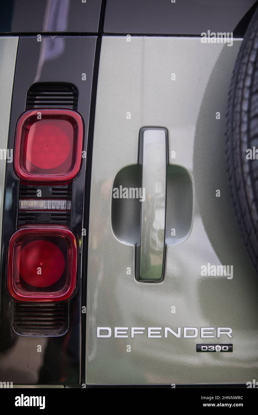 Land rover logo hi-res stock photography and images - Alamy