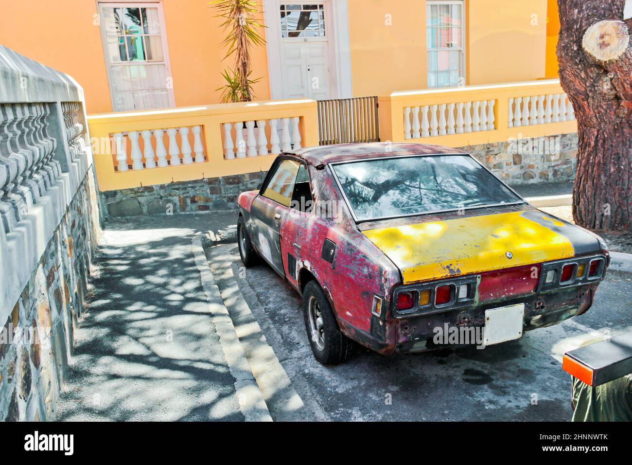 Crashed car from behind hi-res stock photography and images - Alamy
