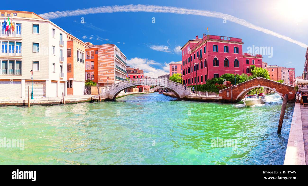 Narrow bridges hi-res stock photography and images - Alamy