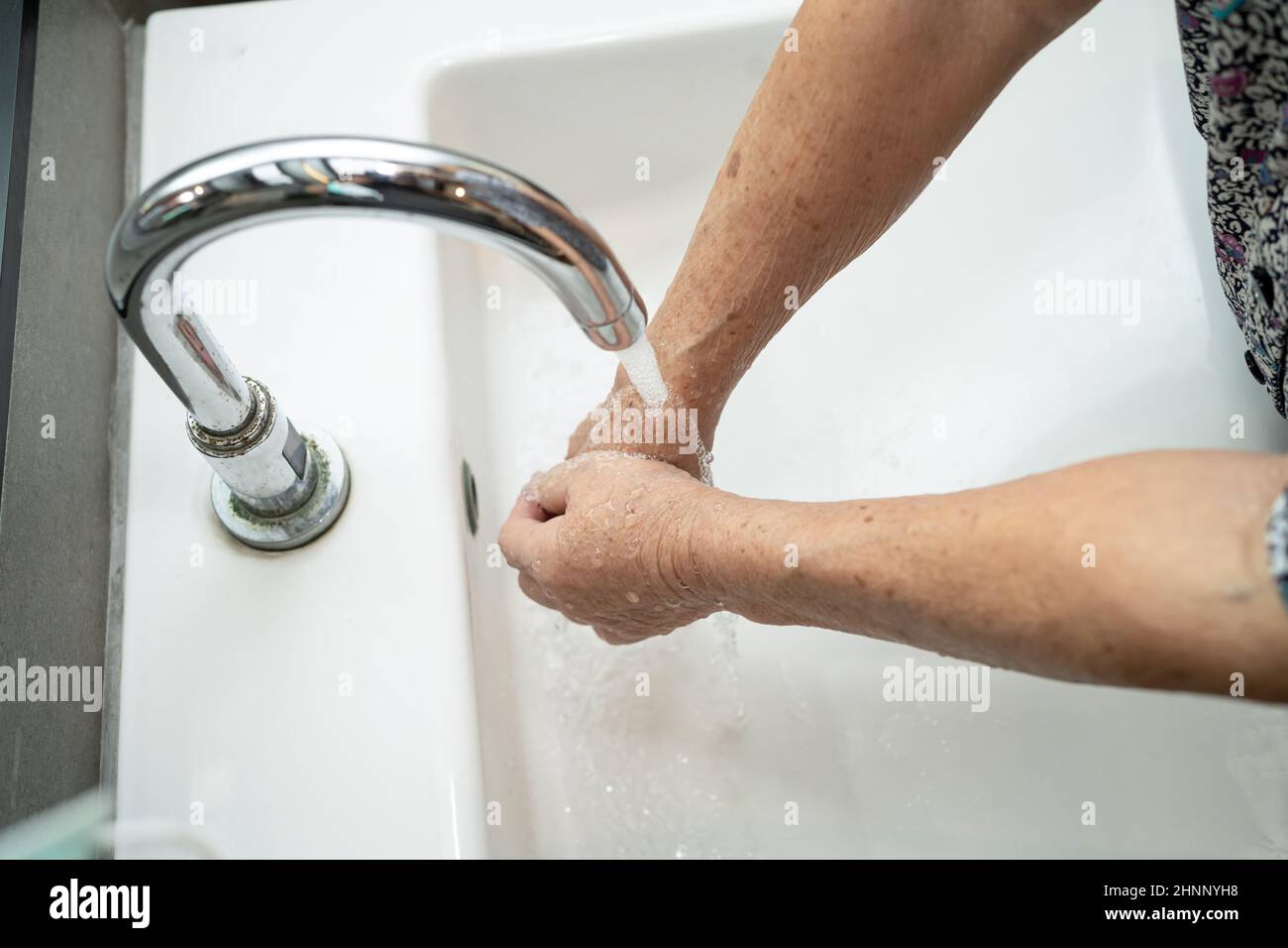 Asian cleaner hospital hi-res stock photography and images - Alamy