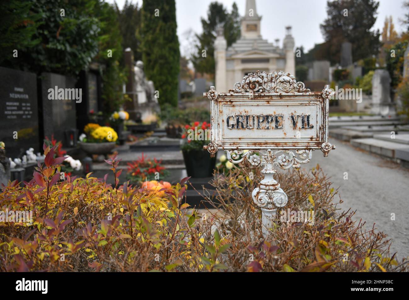Friedhof Grinzing in Wien, Österreich, Europa - Grinzing Cemetery in ...
