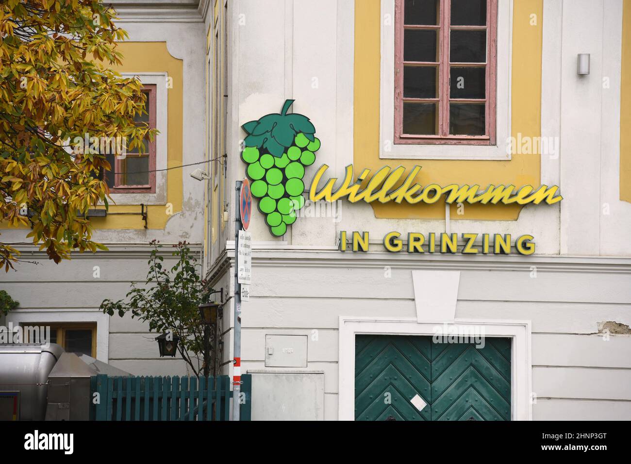 Welcome to austria sign hi-res stock photography and images - Alamy