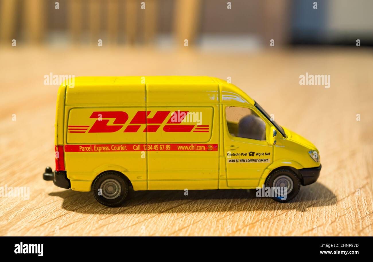 Dhl express truck hi-res stock photography and images - Alamy