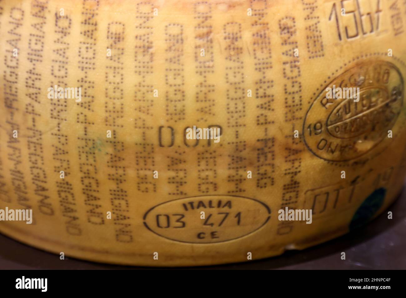 Whole wheel of Parmigiano Reggiano cheese Stock Photo - Alamy