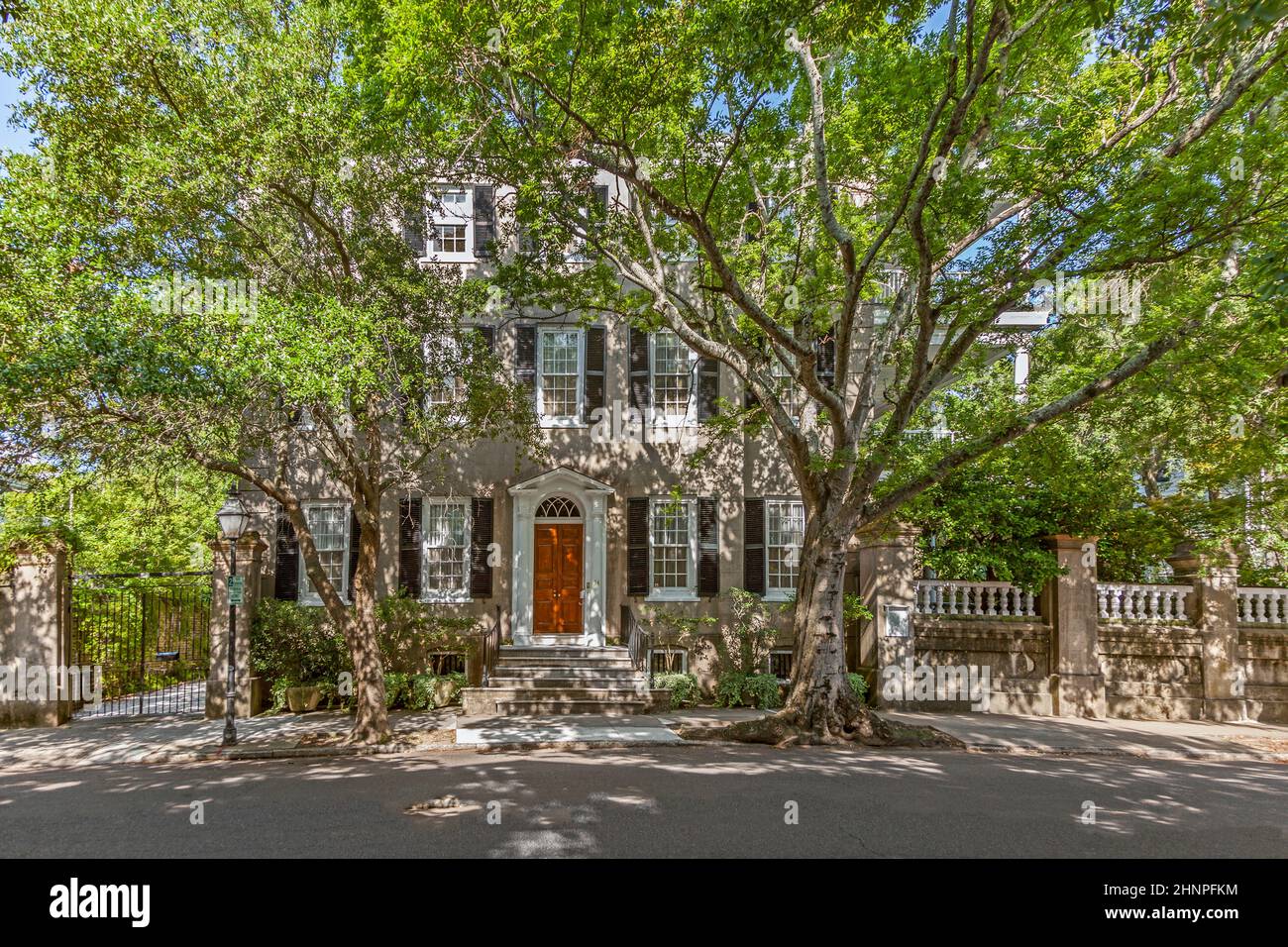 White Southern Mansion Stock Photo - Alamy