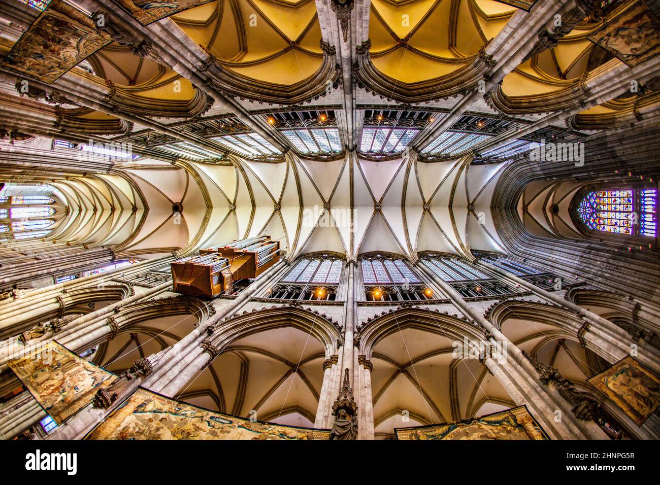 Beautiful religious buildings hi-res stock photography and images - Alamy