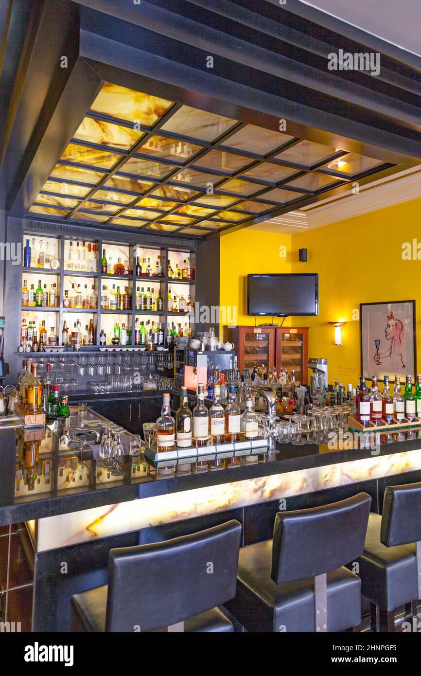 Elephant bar hi-res stock photography and images - Alamy