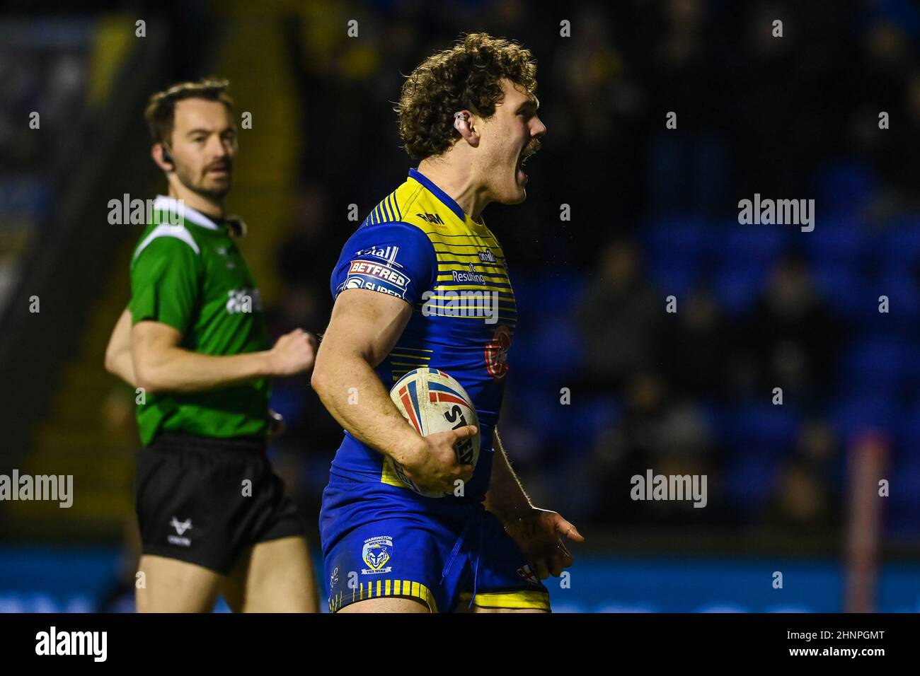 Rob Mulhern #19 of Warrington Wolves gcelebrates his try Stock Photo ...