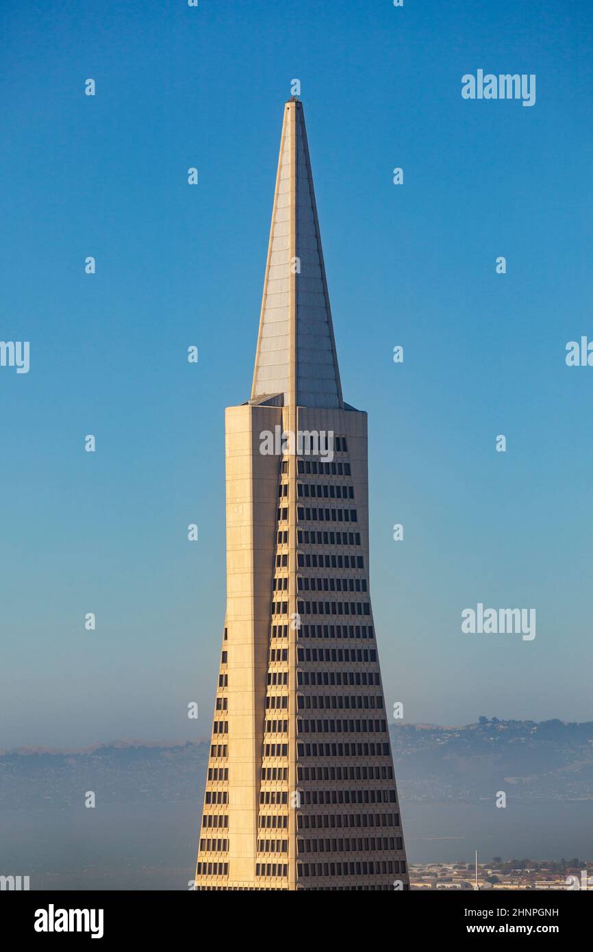 Pyramid skyscraper hi-res stock photography and images - Alamy