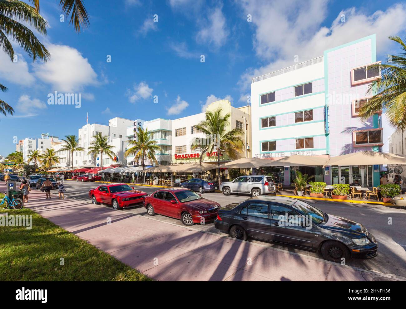 People walk along Ocean drive with Art Deco Hotels and Bars in South ...