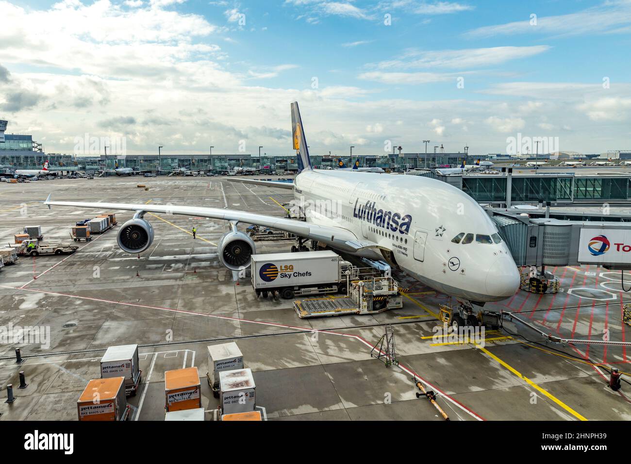 Loading of a Lufthansa A380 aircraft at the gate Stock Photo - Alamy