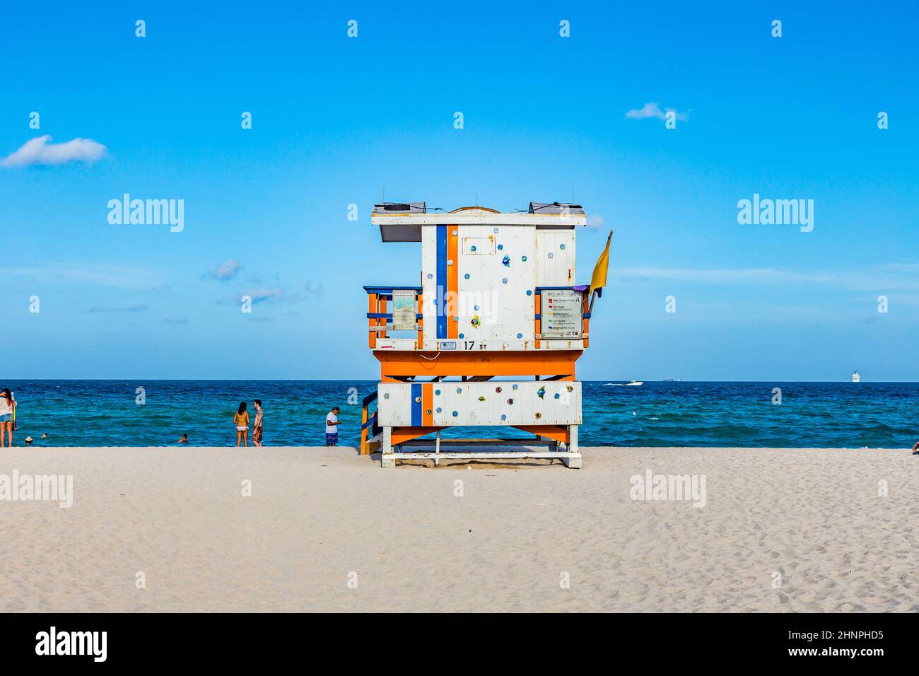 Miami beach wooden lifeguard tower hi-res stock photography and images ...