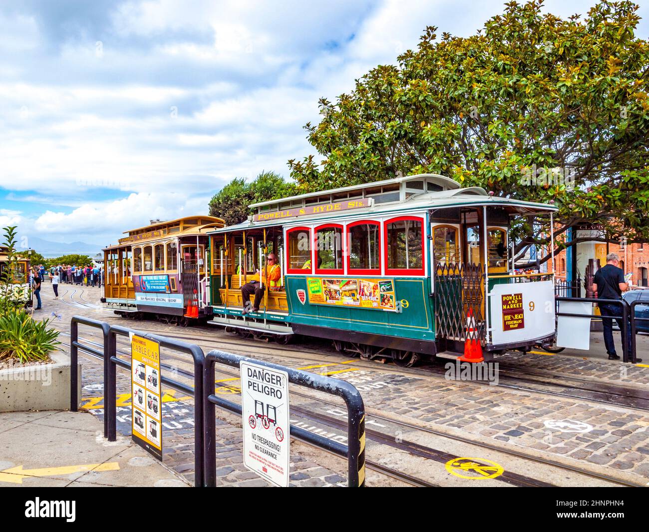 People riding cable car hi-res stock photography and images - Alamy