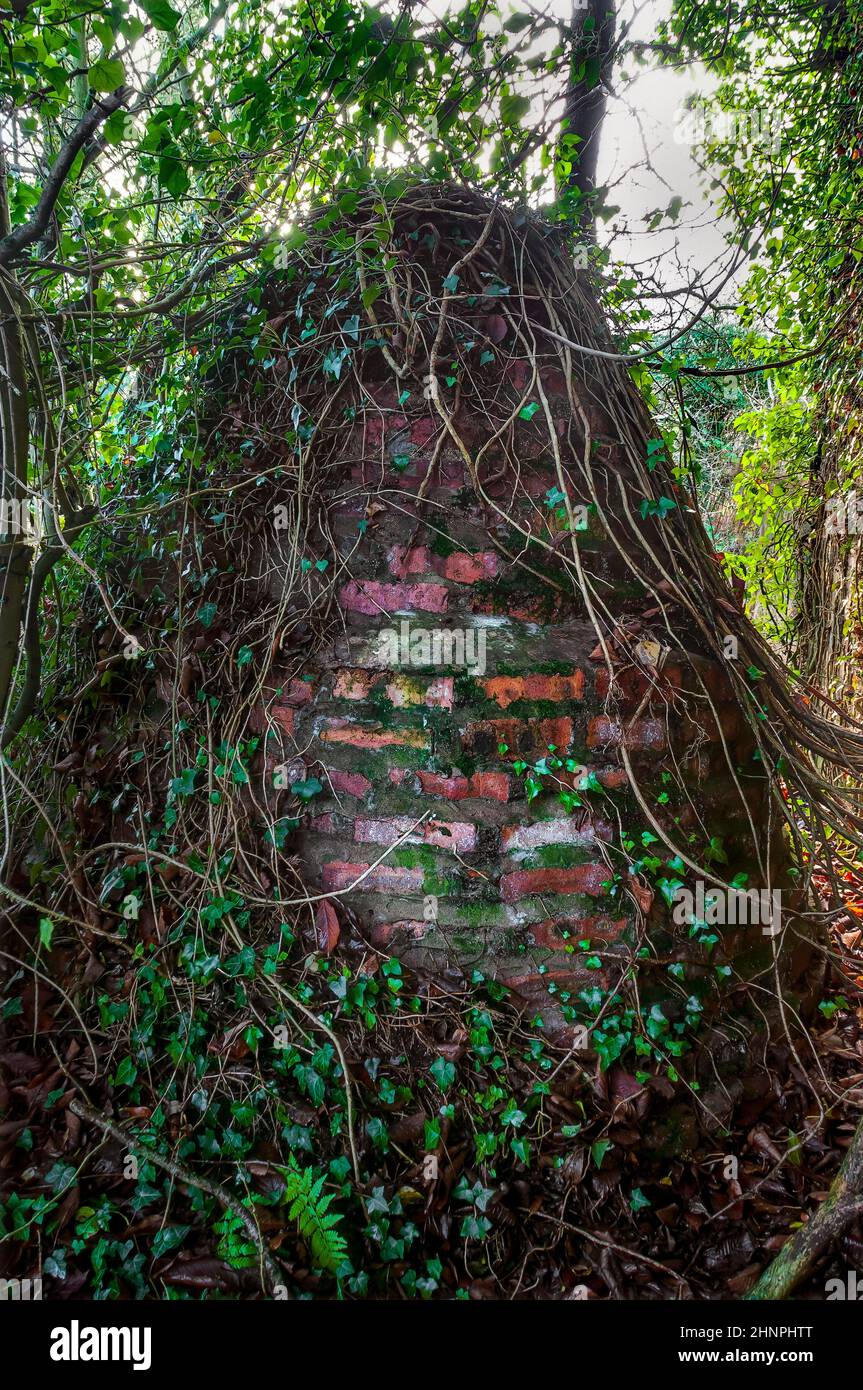Brick beehive hi-res stock photography and images - Alamy