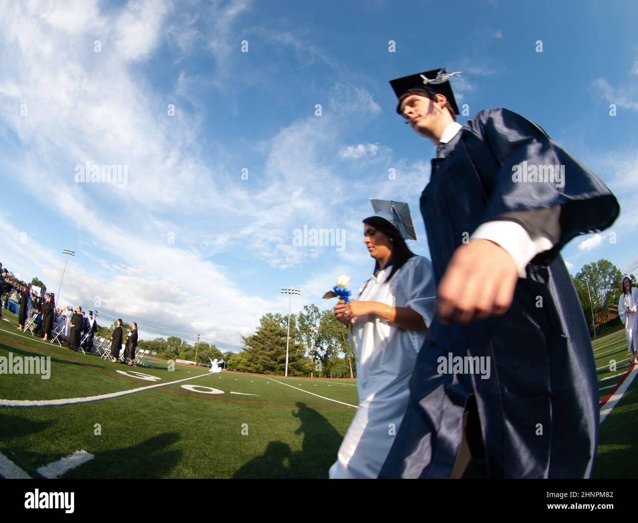 Graduation cap throwing hands hi-res stock photography and images - Alamy