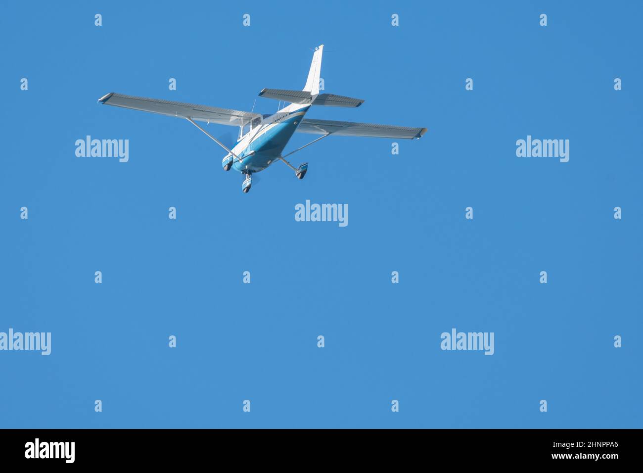 Cessna 172 aircraft hi-res stock photography and images - Alamy