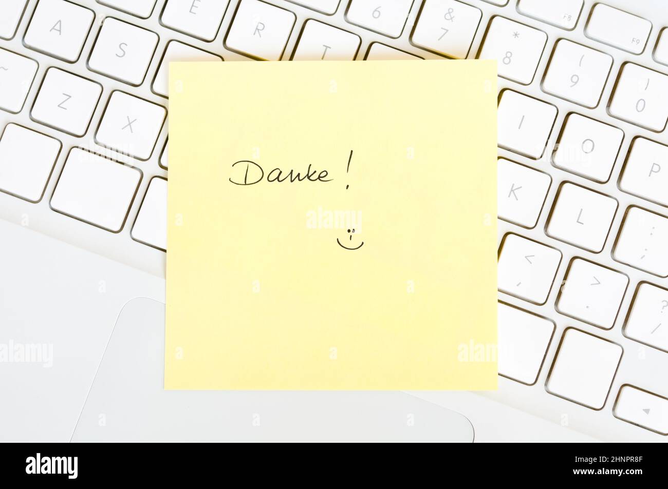 Postit note saying Danke arranged on a laptop keyboard Stock Photo - Alamy