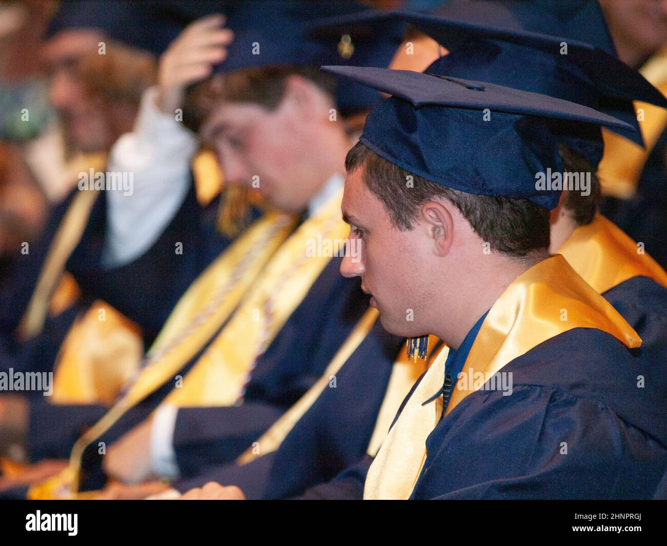 Graduation cap throwing hands hi-res stock photography and images - Alamy