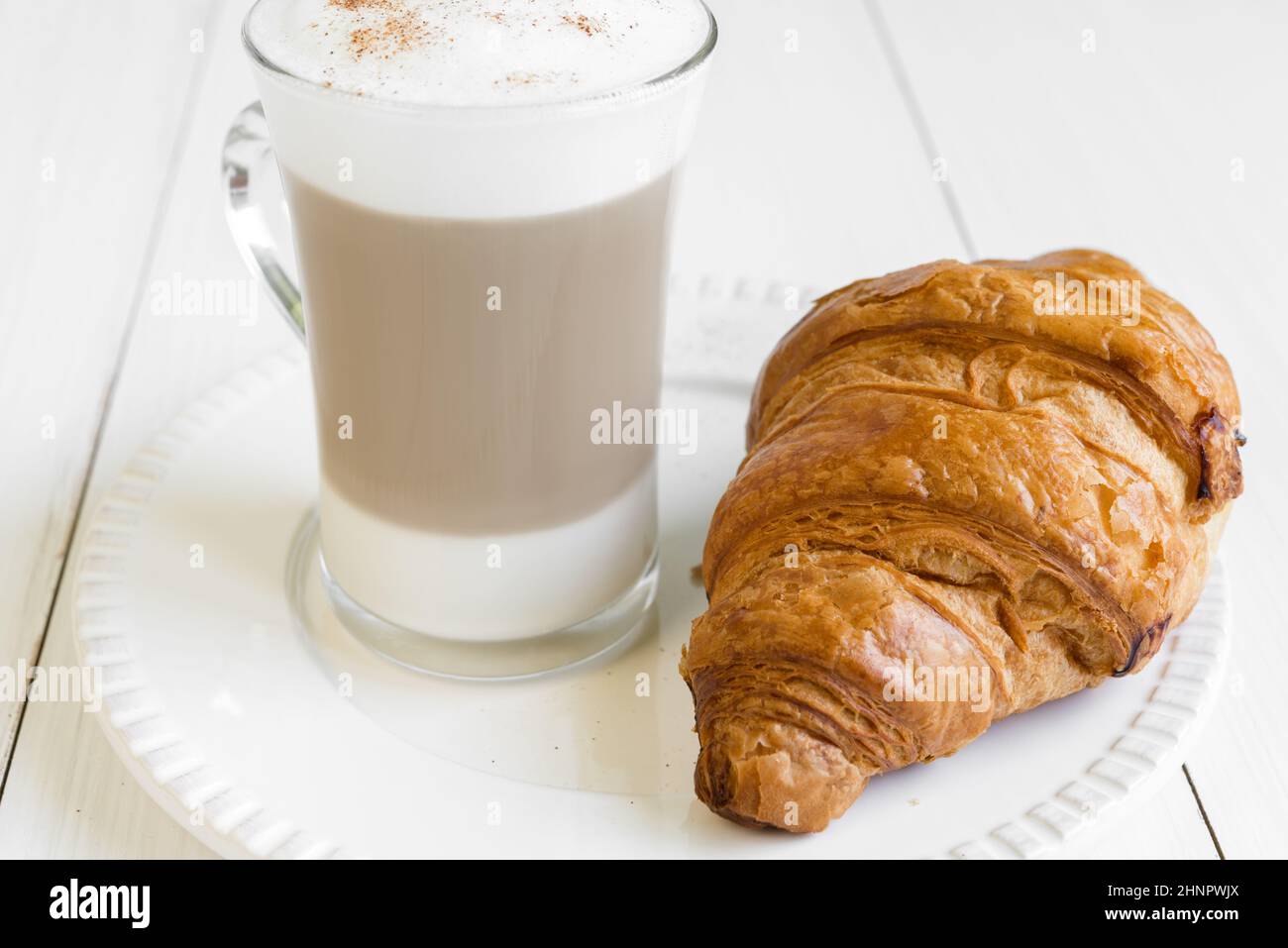 Croissant glass cafe latte hi-res stock photography and images - Alamy