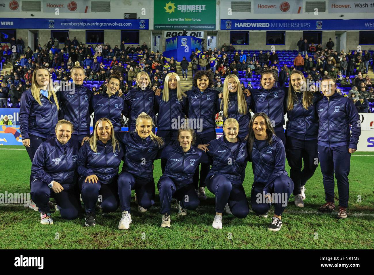 Warrington Wolves women team photo Stock Photo - Alamy