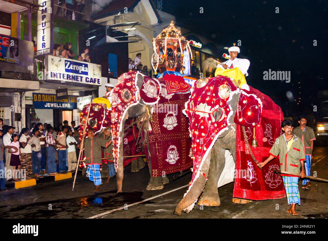Sri lanka kandy elephant hi-res stock photography and images - Alamy