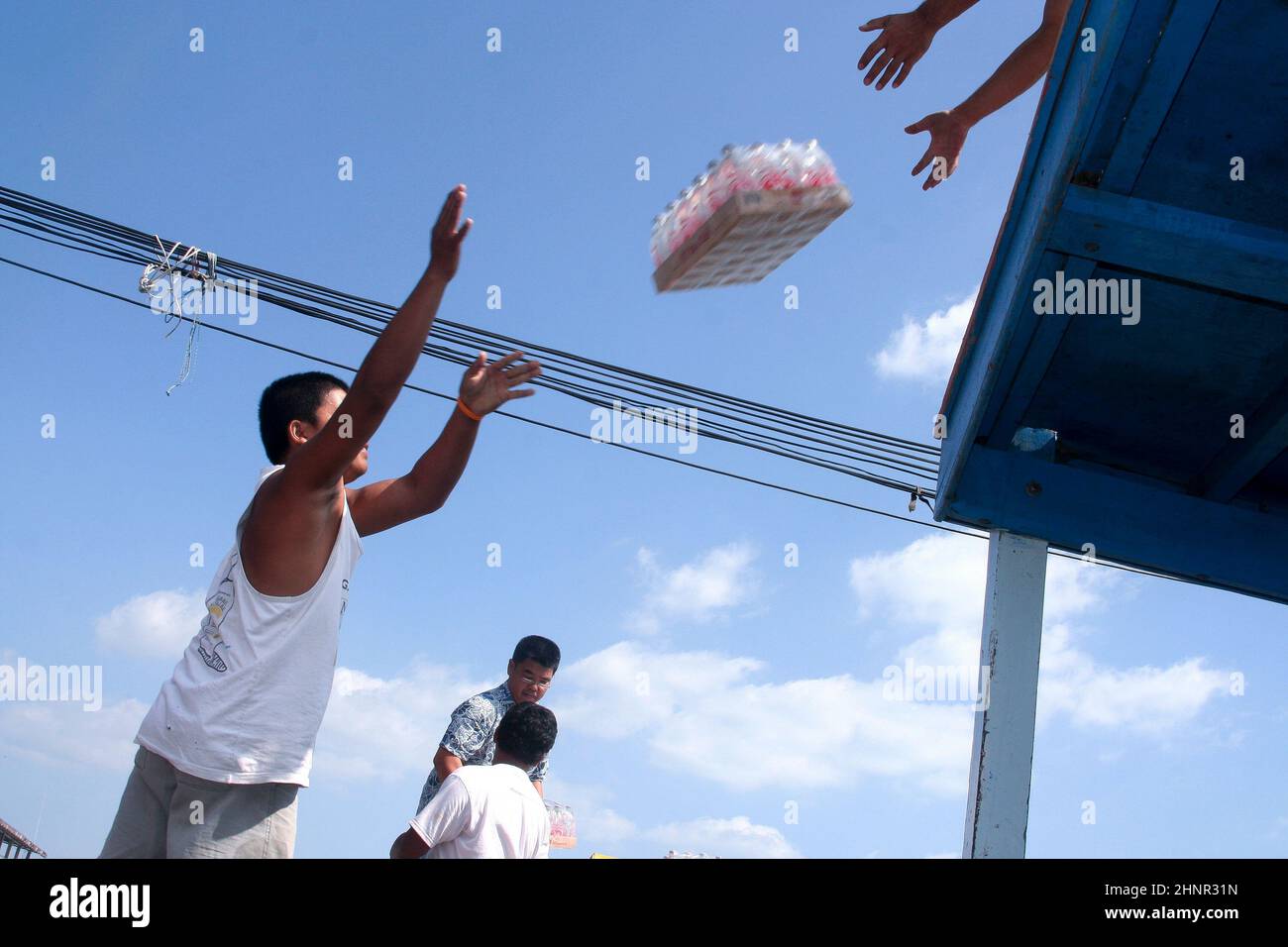 Man loading hi-res stock photography and images - Alamy