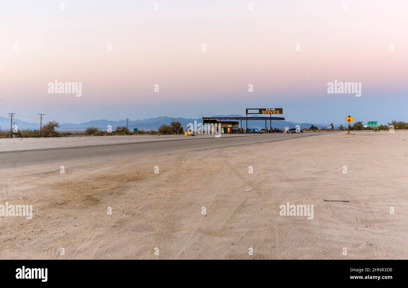Desert petrol station hi-res stock photography and images - Alamy
