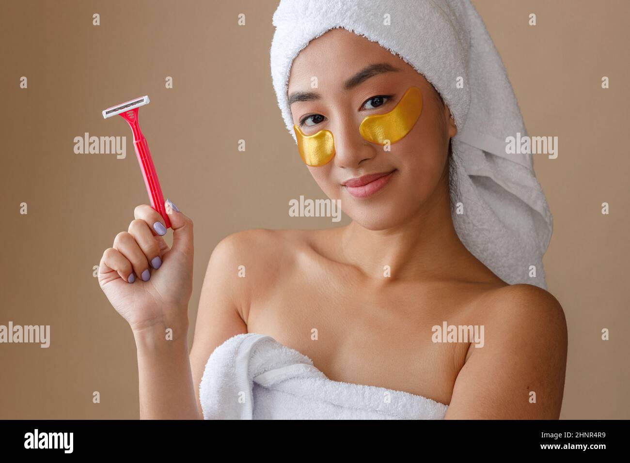 Gold razor hi-res stock photography and images - Alamy