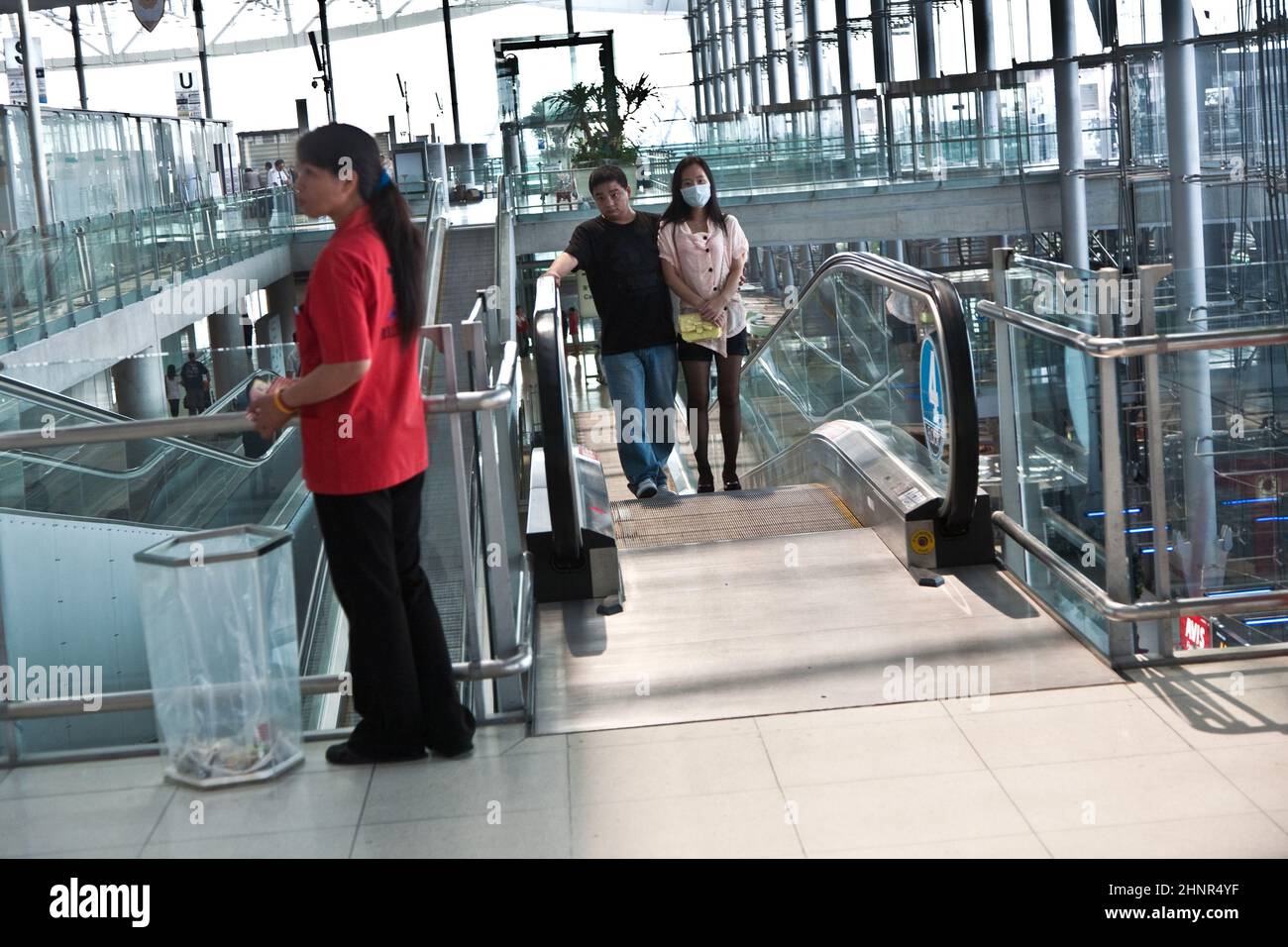 Bangkok airport passenger waiting hi-res stock photography and images ...