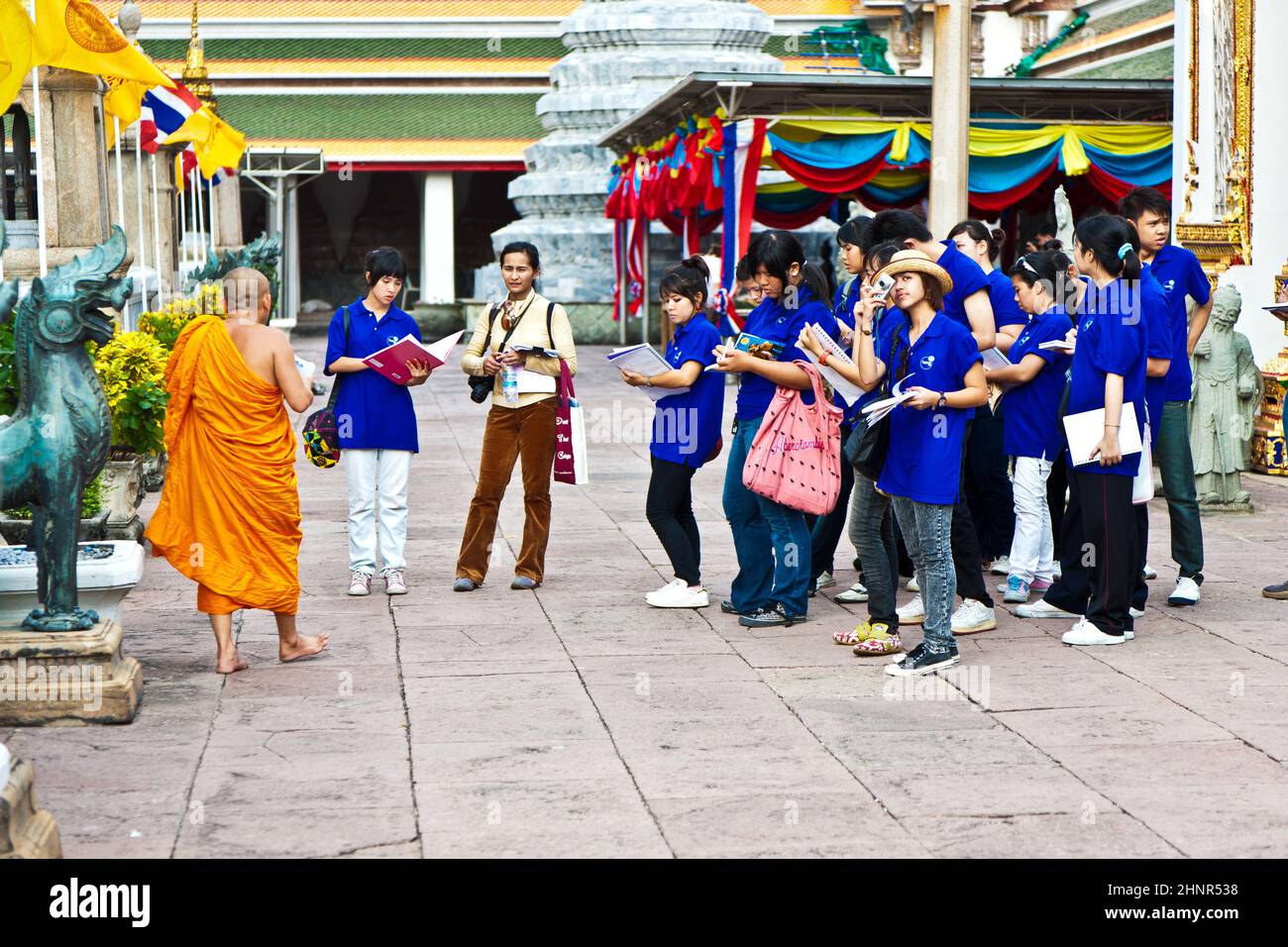 buddhist monk explains the secrets of temple area Wat Pho Stock Photo ...