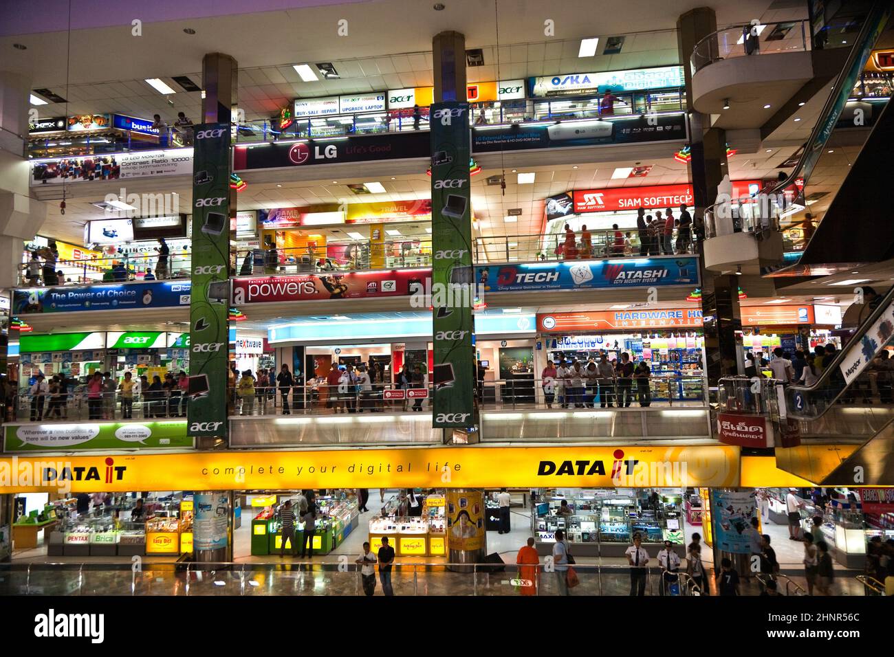 people inside the Pantip Plaza, the bigges electronic and software ...