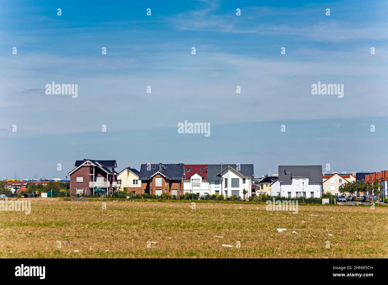 Beautiful houses for sale hi-res stock photography and images - Alamy