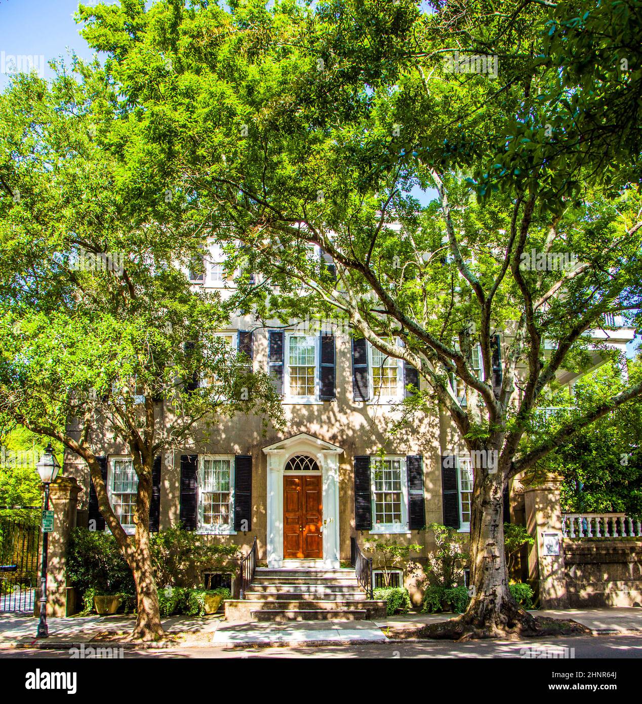 White Southern Mansion Stock Photo - Alamy