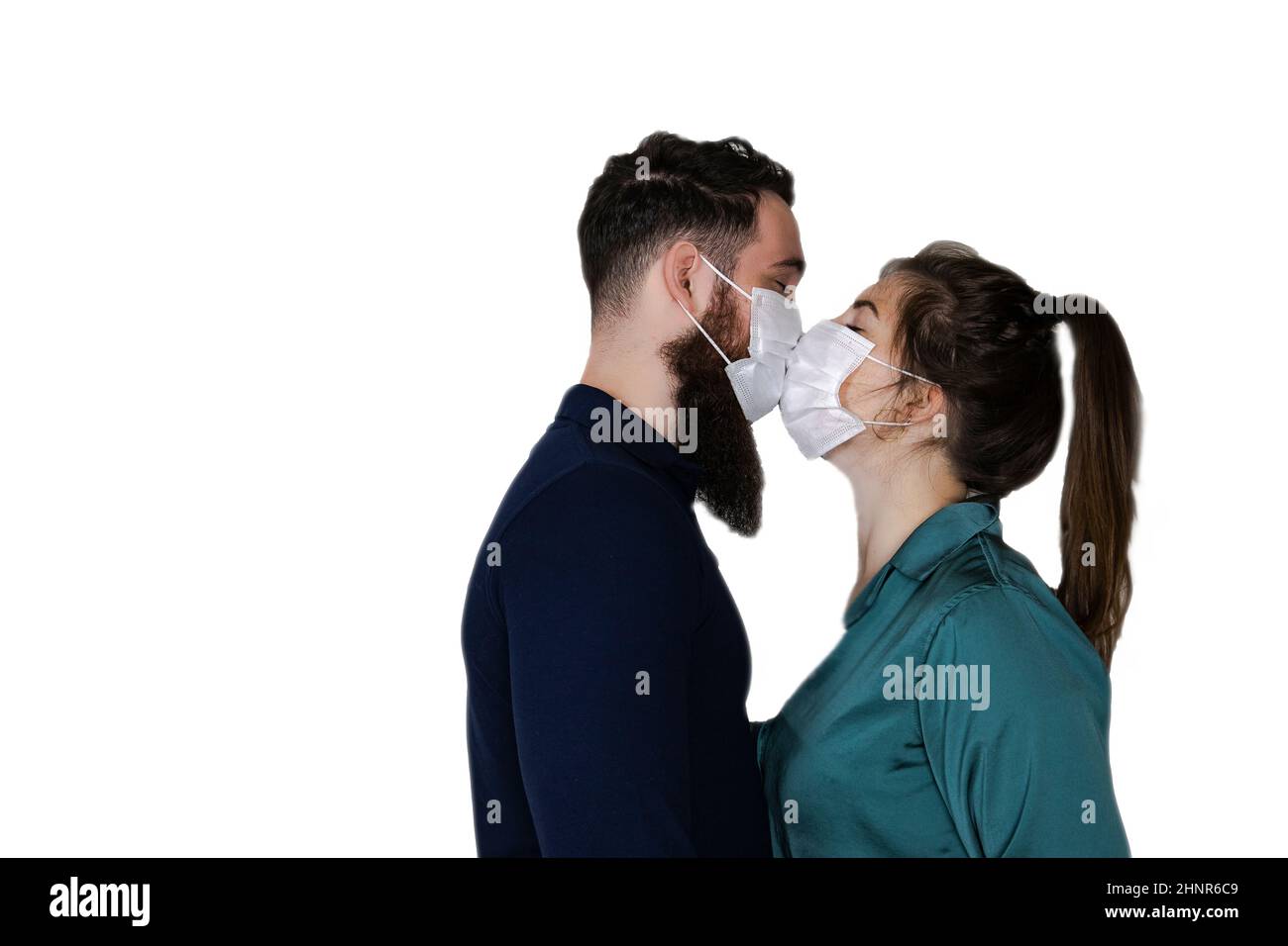 Kissing couple medical mask hi-res stock photography and images - Alamy