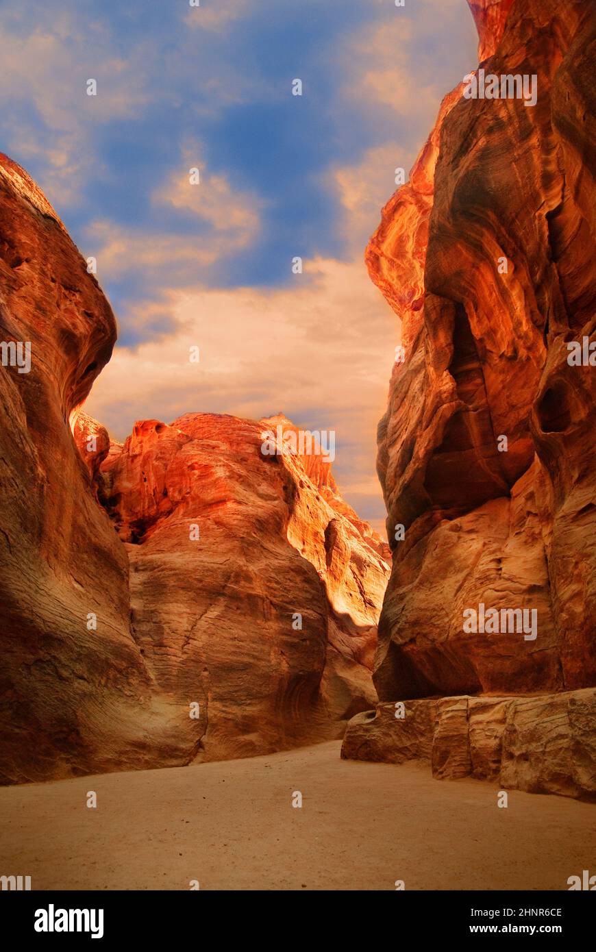 Siq entrance hi-res stock photography and images - Alamy