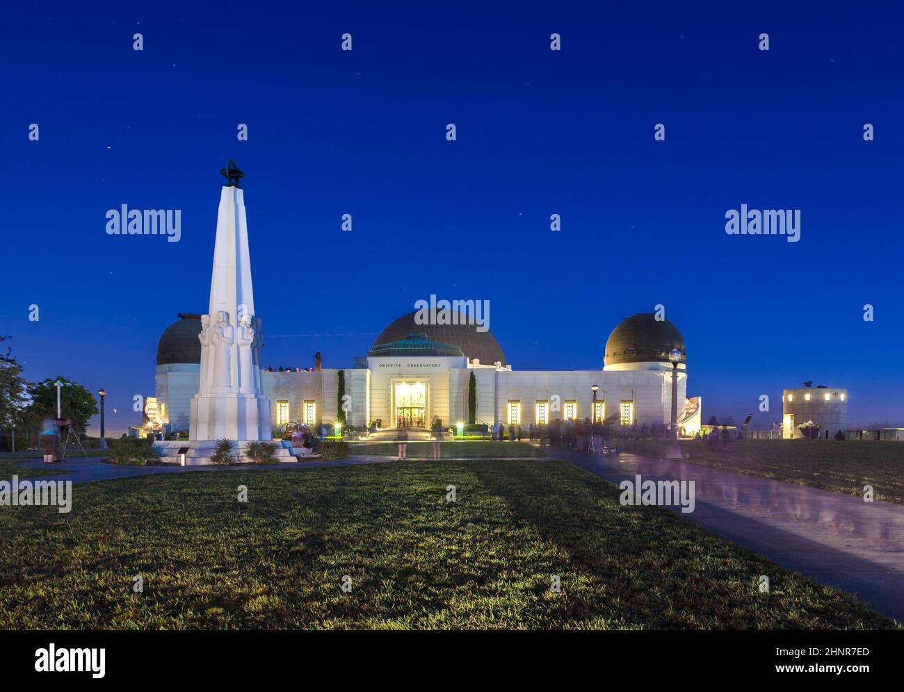 people visit Griffith Observatory by night Stock Photo - Alamy