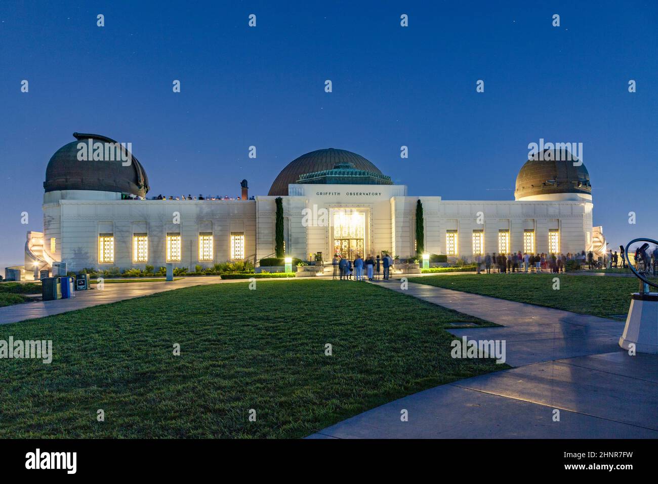 people visit Griffith Observatory by night Stock Photo - Alamy