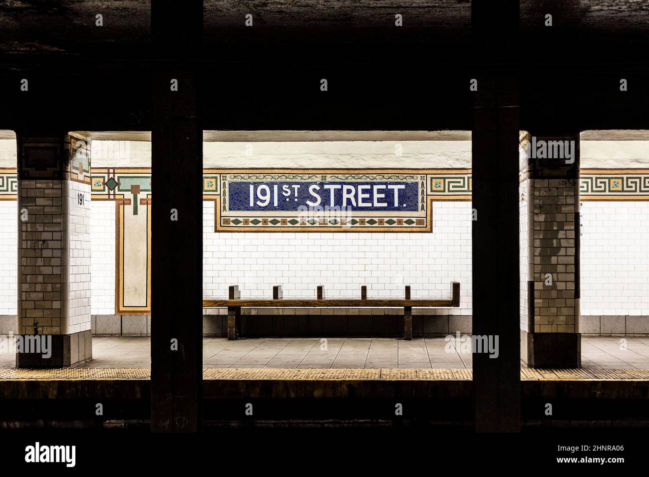 Uptown bronx new york subway hi-res stock photography and images - Alamy