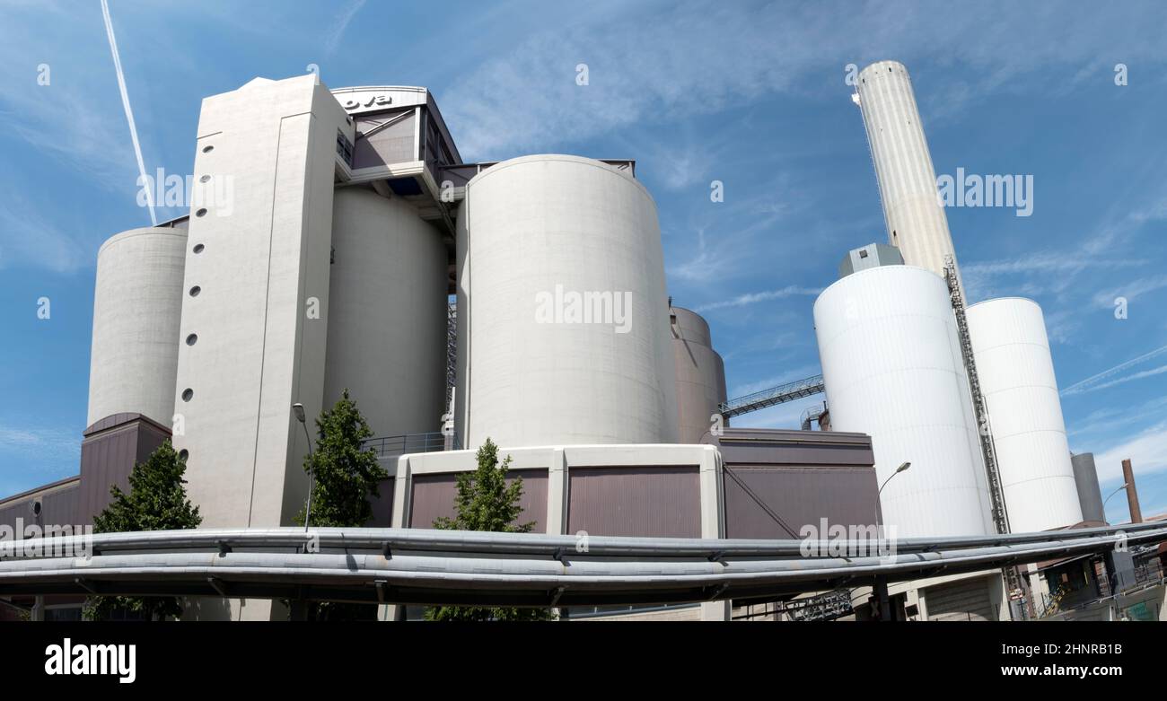 Mainova power station at main river hi-res stock photography and images ...