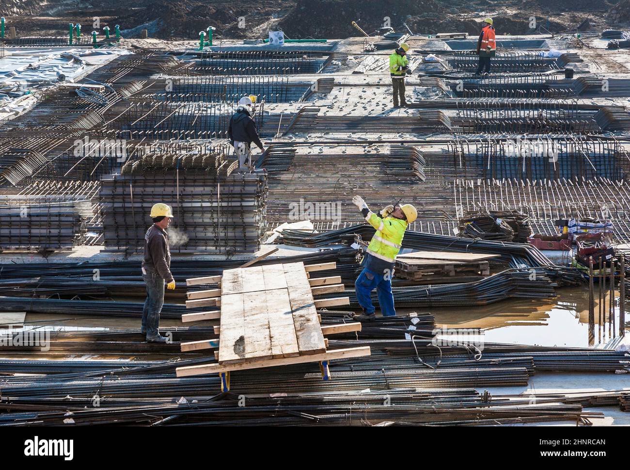 man controls the crane Stock Photo - Alamy