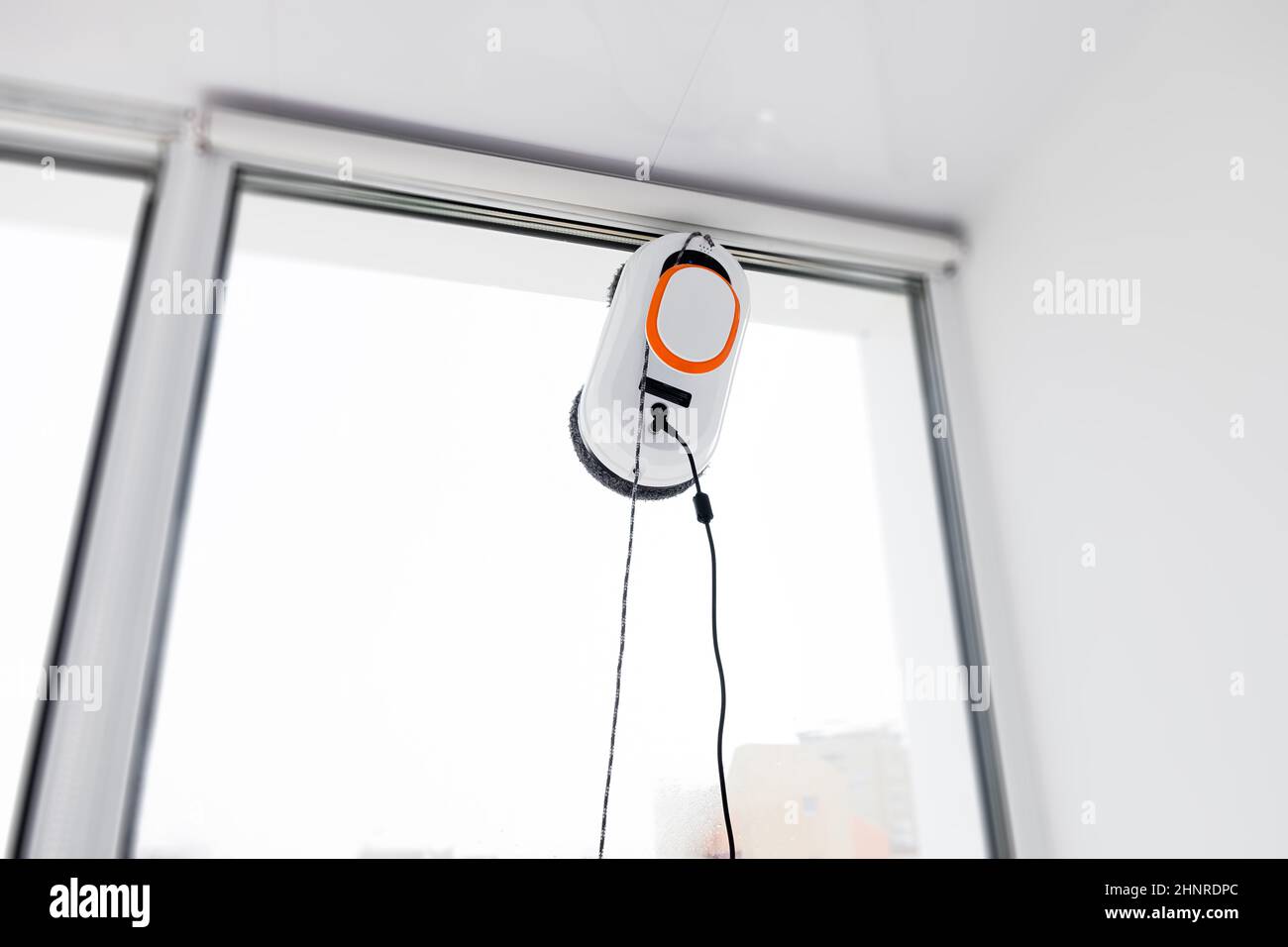 Robot cleaning skyscraper hi-res stock photography and images - Alamy