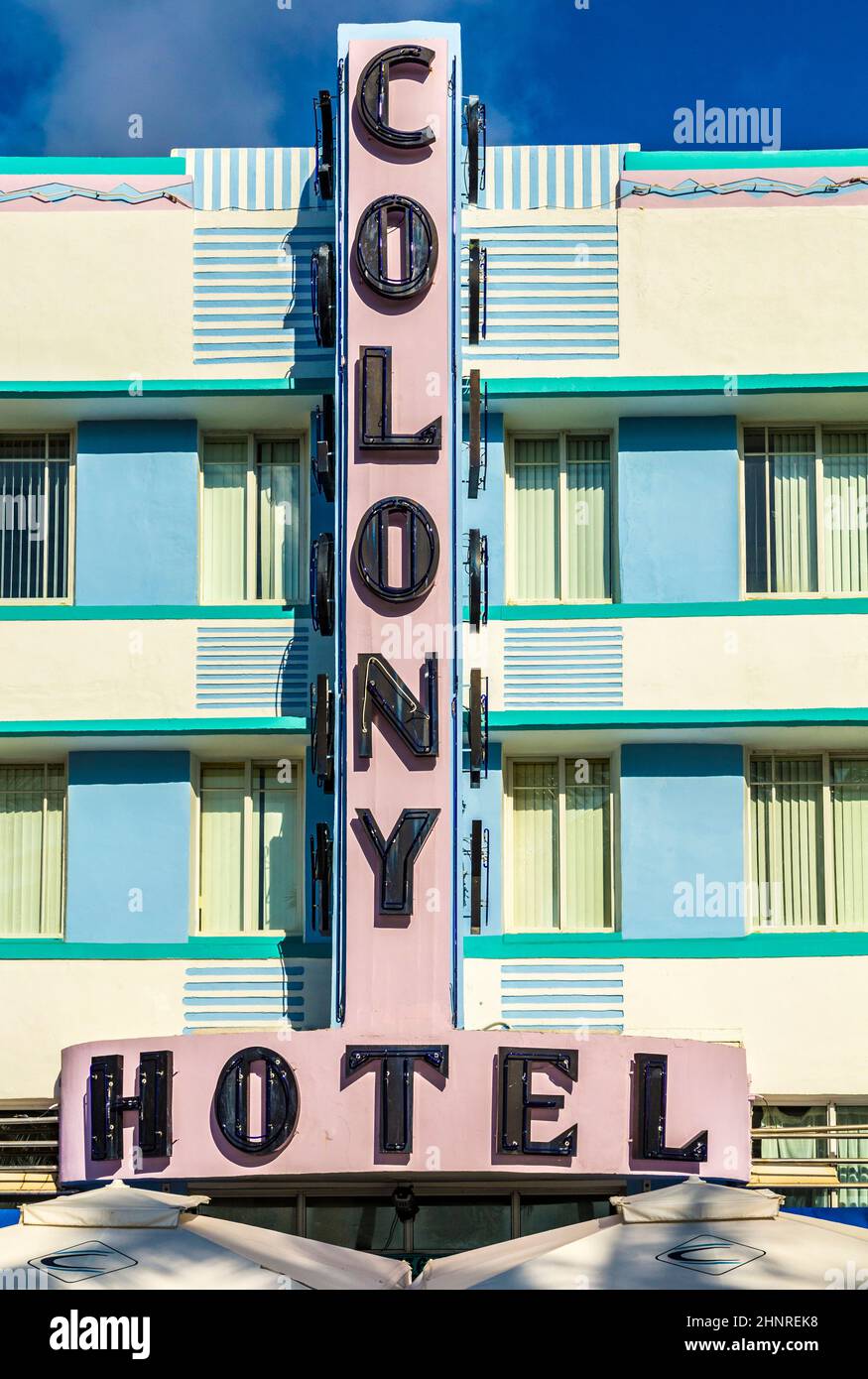 Vintage beach hotel sign hi-res stock photography and images - Alamy