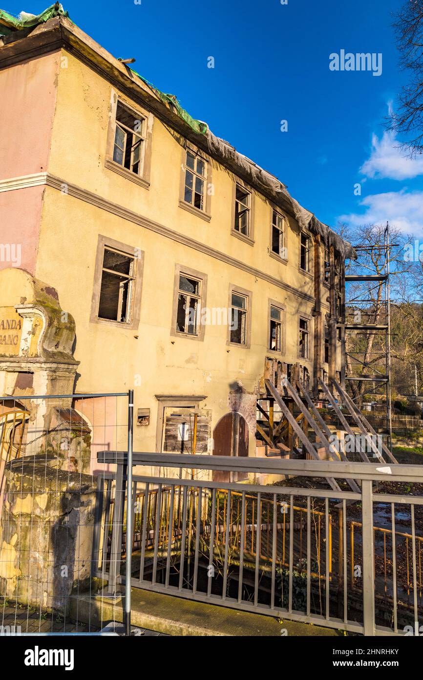 Rotten house hi-res stock photography and images - Alamy