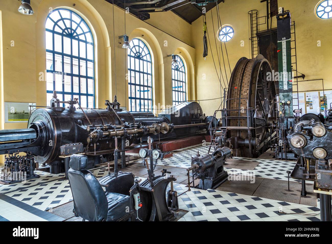 Machine building hi-res stock photography and images - Alamy