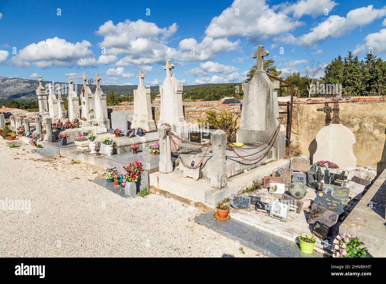 Very old graves hi-res stock photography and images - Alamy