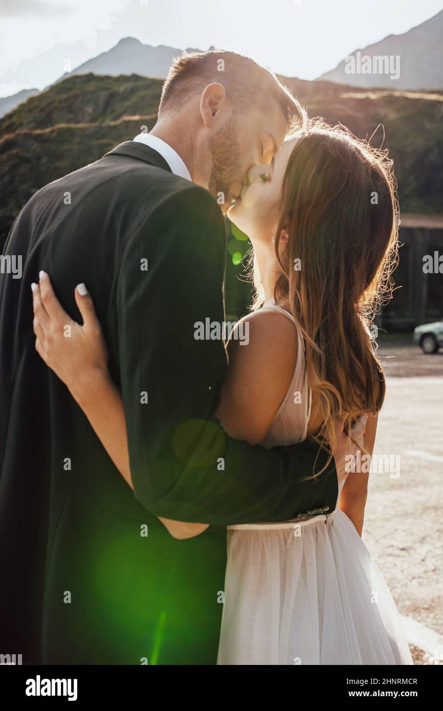 Wedding bride and groom rear view hi-res stock photography and images ...