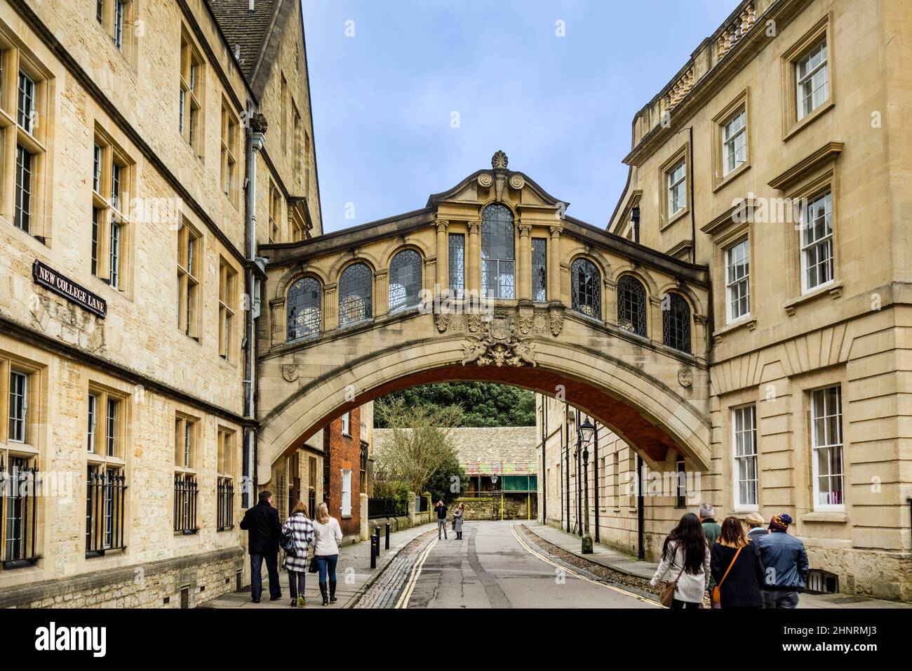 People under bridge hi-res stock photography and images - Alamy