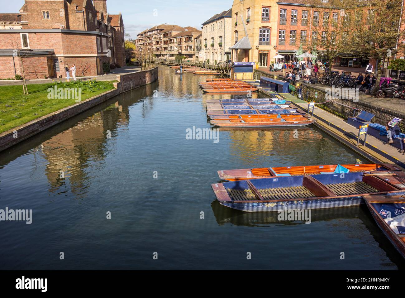People enjoying a sunny spring day, punting in river Cam in Cambridge ...